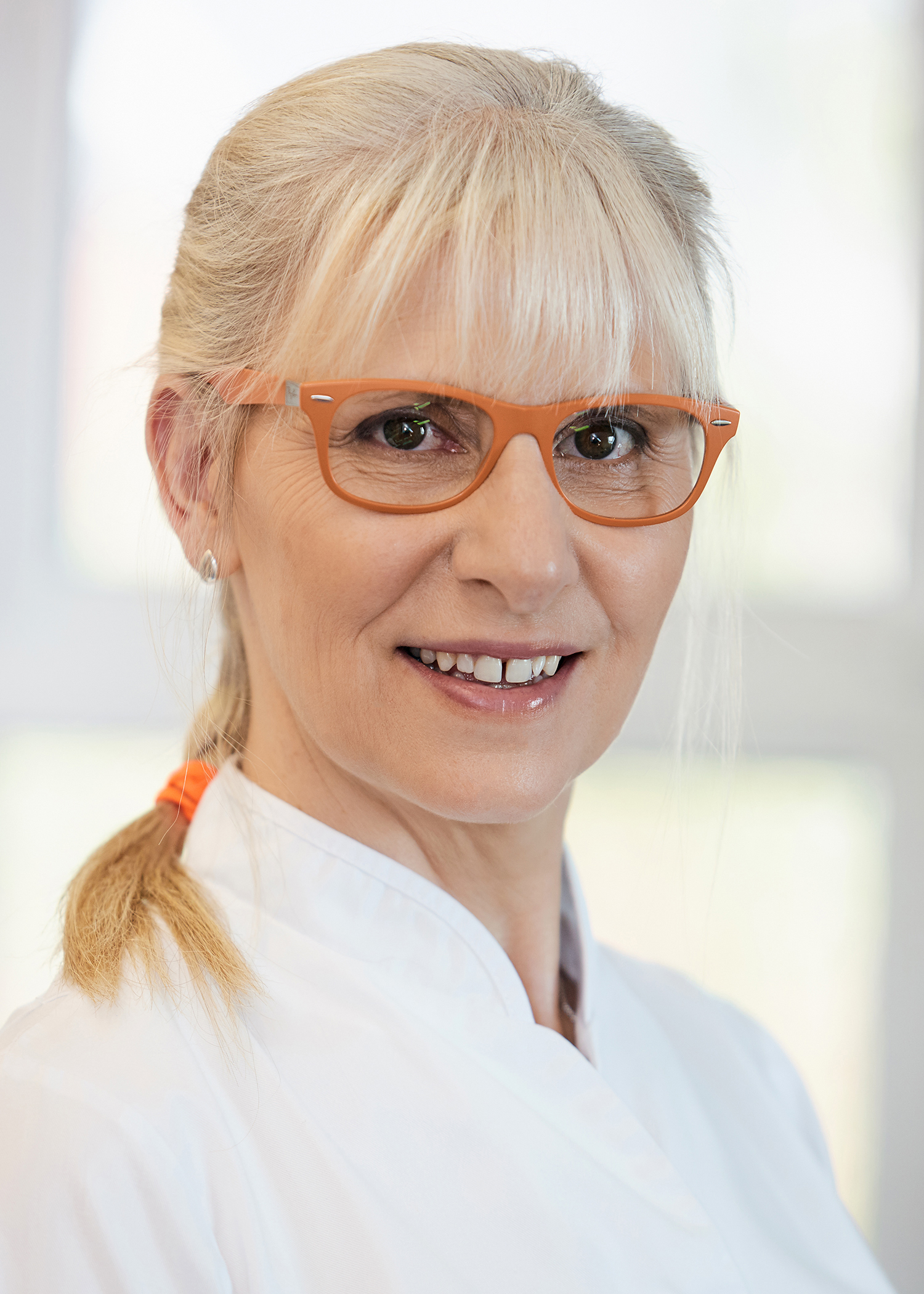 Five Element Acupuncture Practitioner Hannah Charles